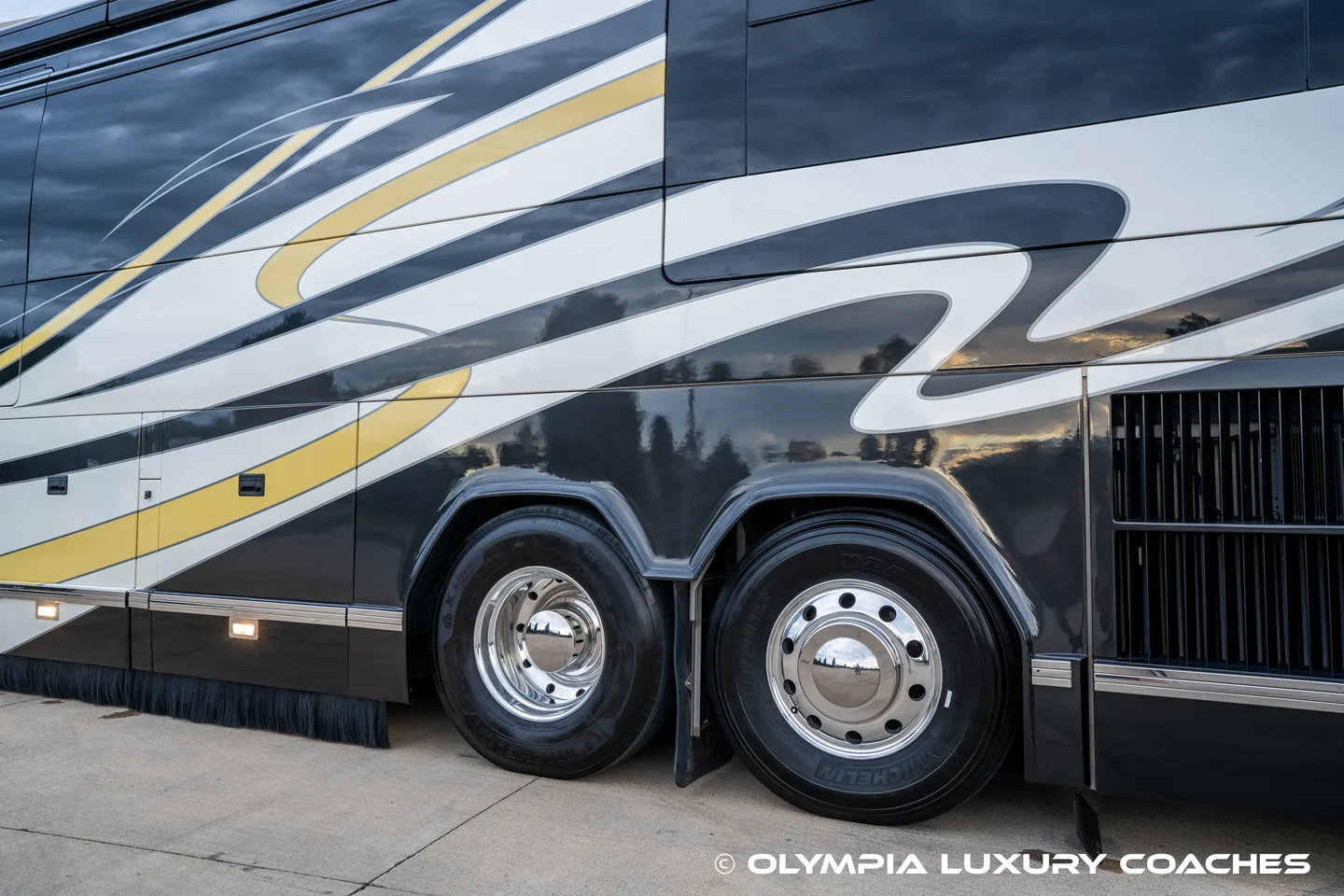 2008 Amadas H3-45 – Double Slide | Prevost Hub